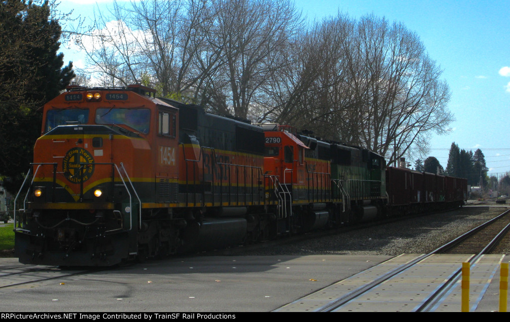 BNSF 1454 Leads a 7 car Ballest Train